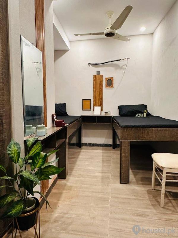 The Royal Living Girl's Hostel - Girls Hostel in Garhi Shahu Lahore ...