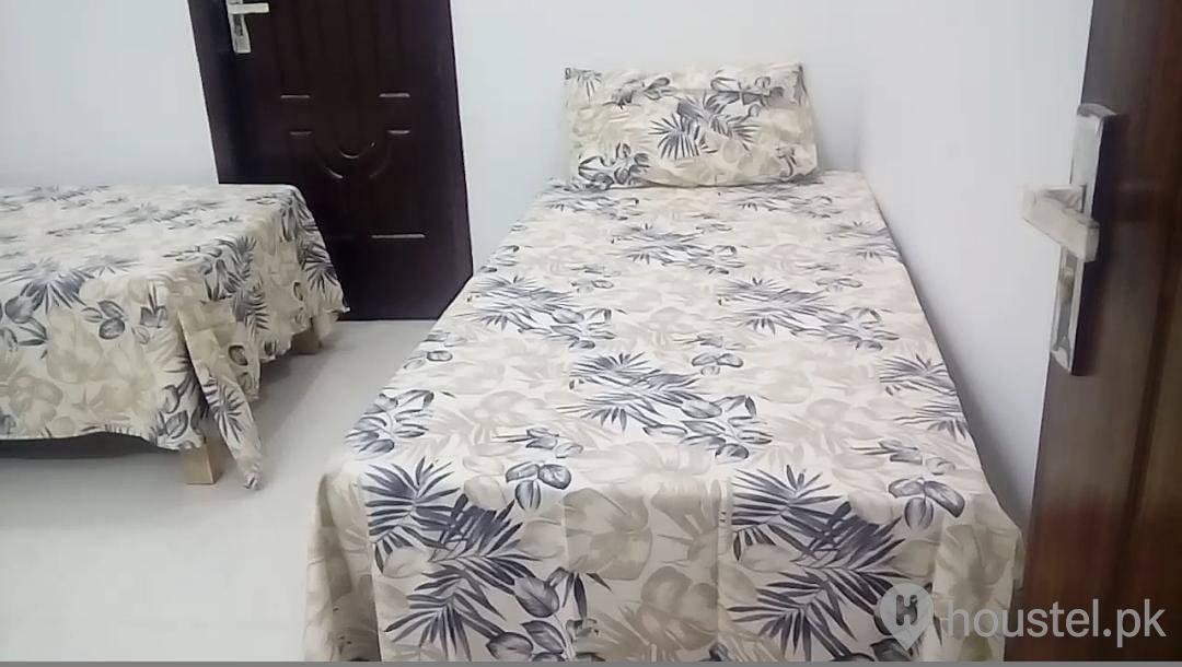 LIVE WITH STYLE BOYS HOSTEL - Boys Hostel in Johar Town Lahore near UCP ...