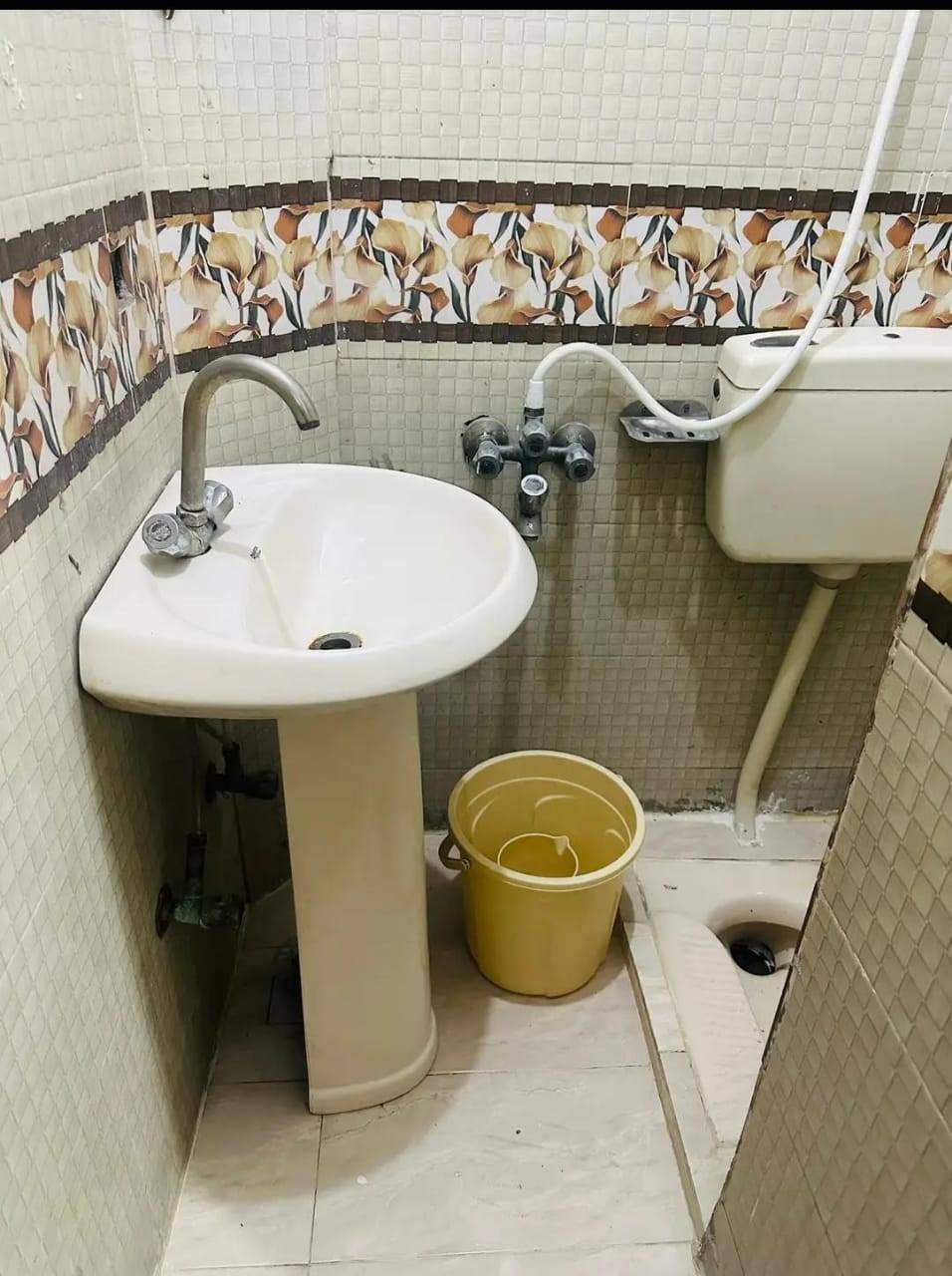 2 seater room at Amal girls hostel in Old Muslim Town, Lahore (2 Seats ...